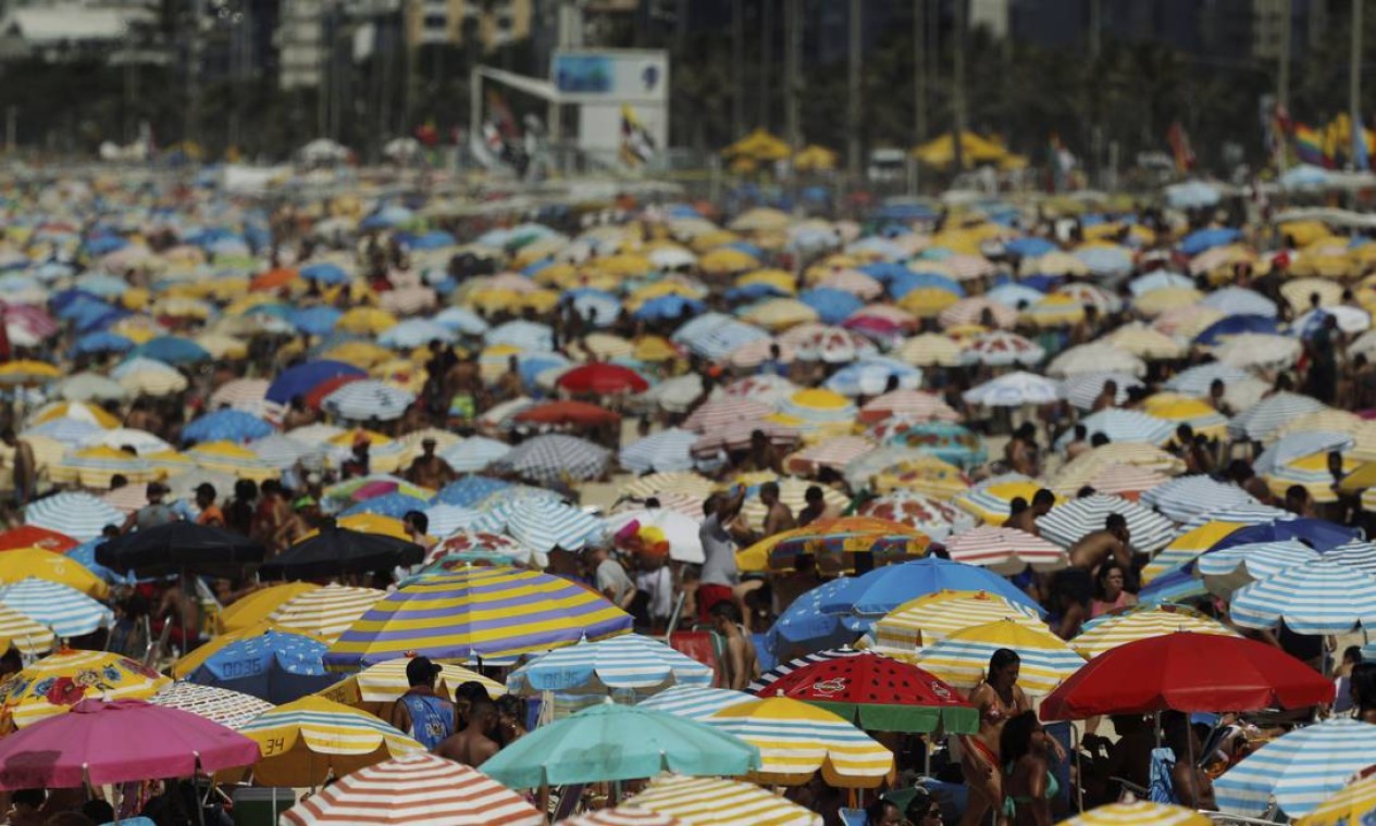 Forte calor no feriado lota praias da Zona Sul do Rio - Jornal O Globo