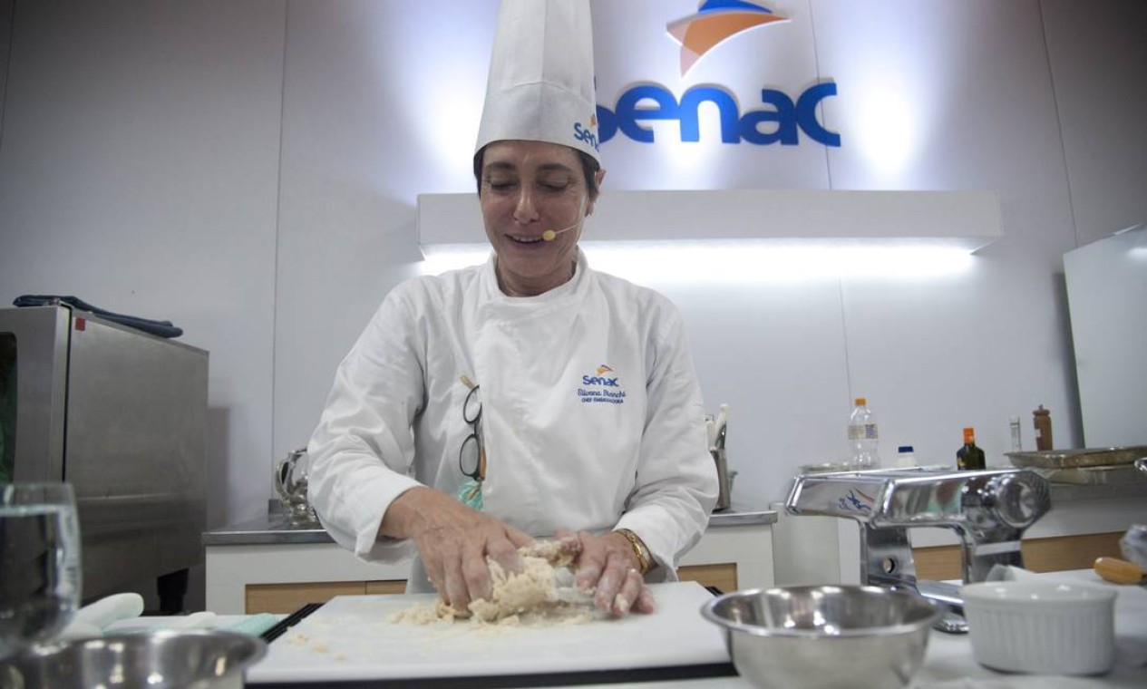 Chef ensina como uma legítima família italiana faz a pasta fresca ...