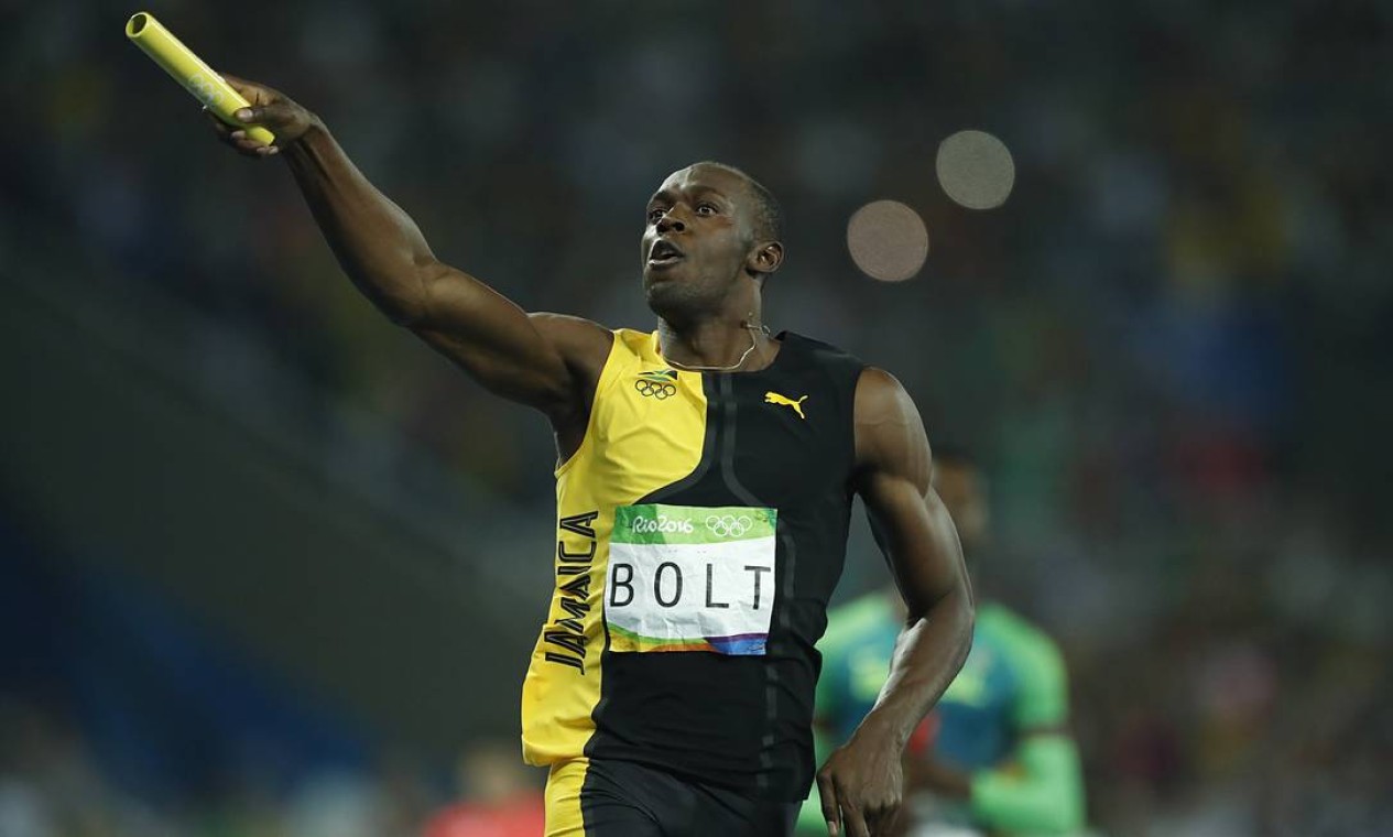 Bolt daria certo mesmo no futebol? Veja vídeos dele jogando bola ...