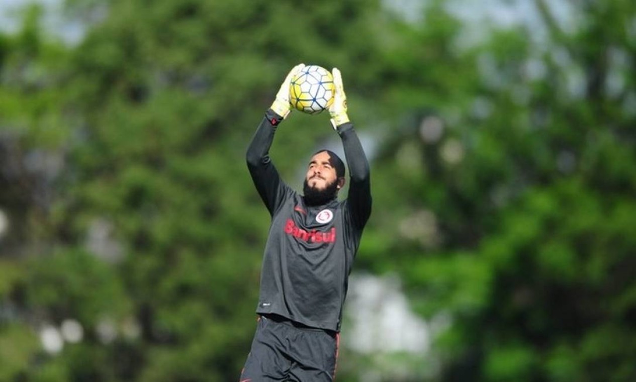 Goleiro Danilo Fernandes diz que Internacional parece time de juvenil ...