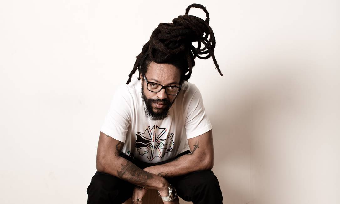 Entre rimas, rapper Rael reforça mescla de ritmos em novo disco ...