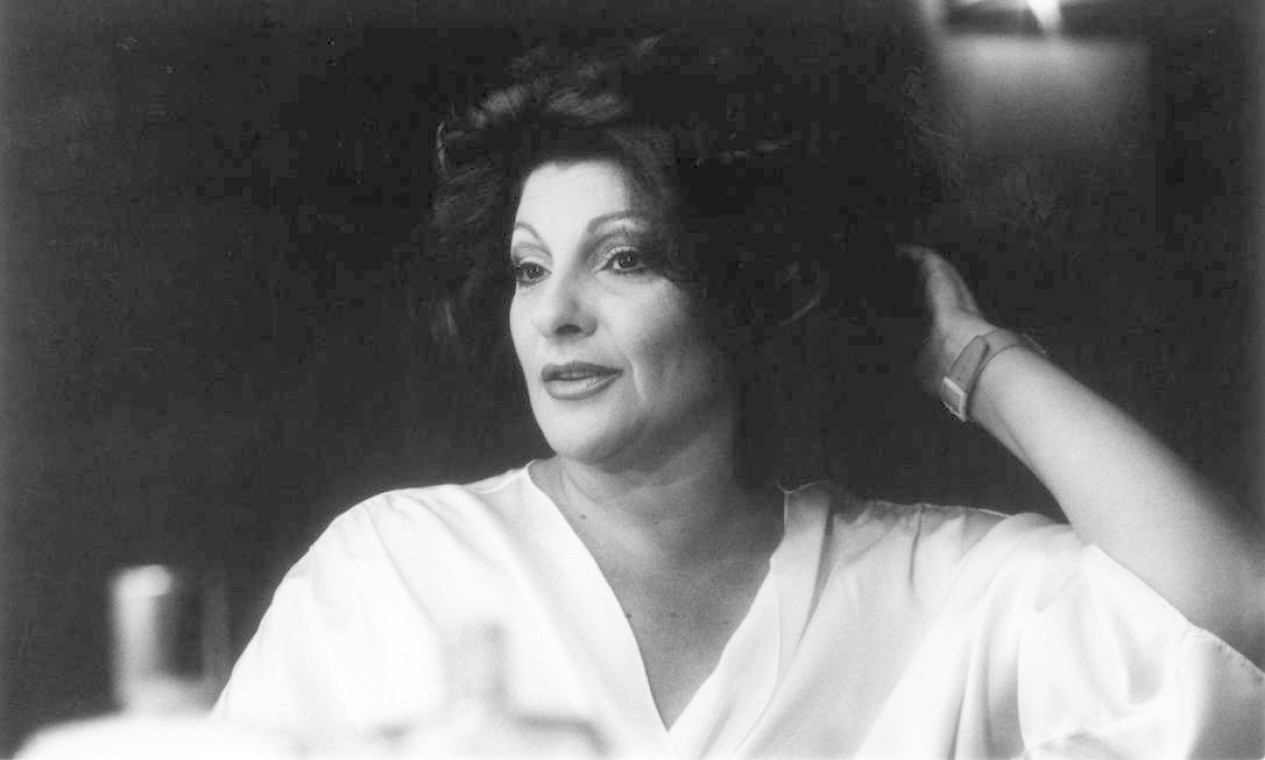 Yara Amaral tem sua sólida carreira recuperada no livro ‘A operária do ...