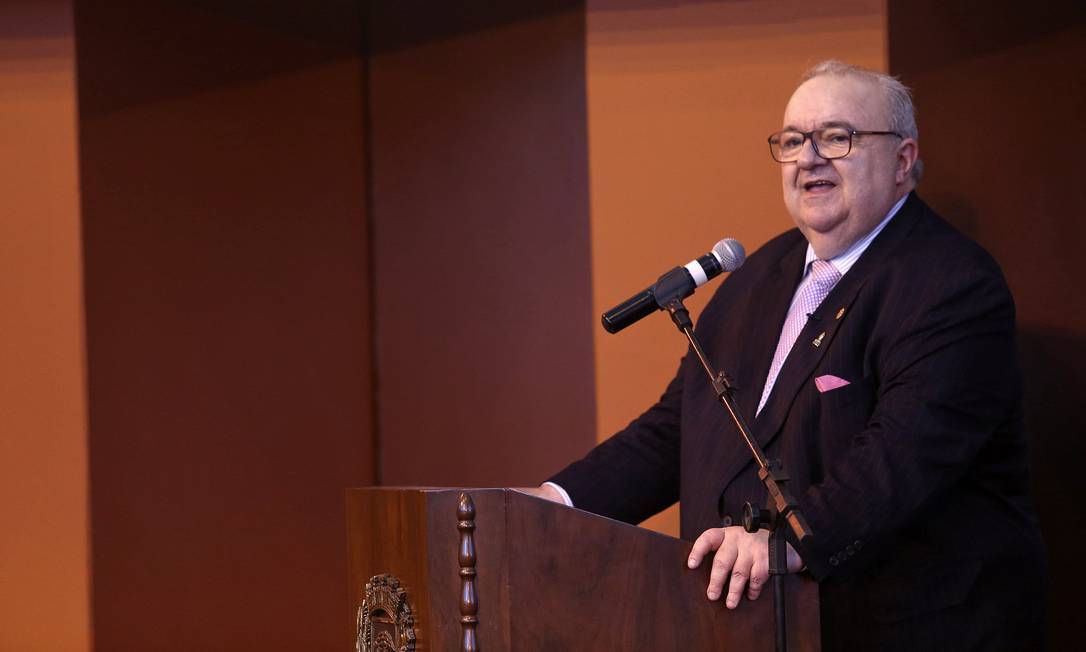 Um dia após posse como prefeito de Curitiba, Greca é internado - Jornal ...