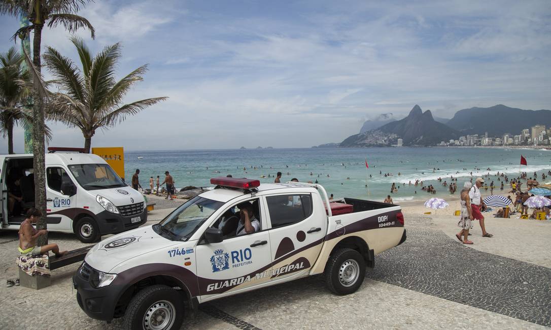 Mais guarda municipal e menos PM na orla carioca - Jornal O Globo