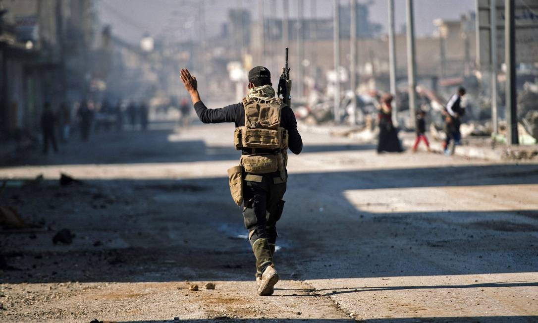 Número de jihadistas do EI em Iraque e Síria cai para menos de 15 mil ...