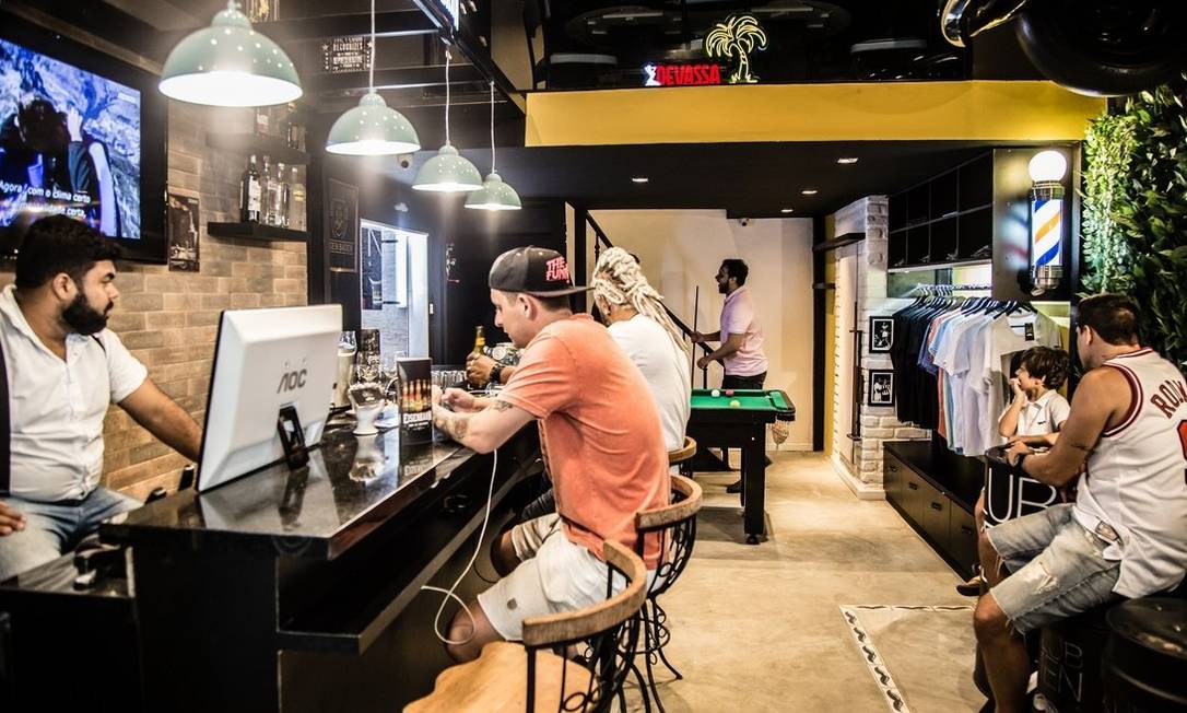 Rede de barbearias cria anexo com bar e jogos - Jornal O Globo