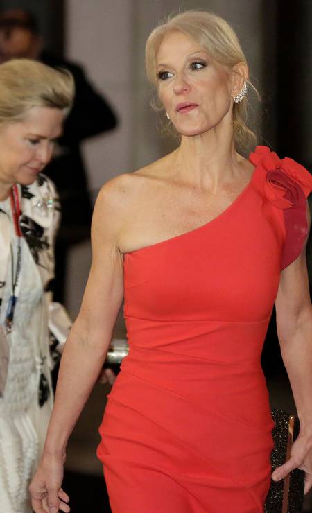 Conheça o estilista que desenhou o vestido de gala de Melania Trump ...