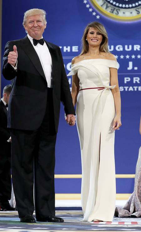 Melania veste azul claro na cerimônia de posse de Donald Trump - Jornal ...