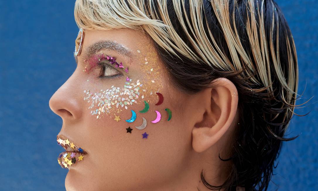 Revelação da MPB, Mãeana usa música e figurino para valorizar o ...