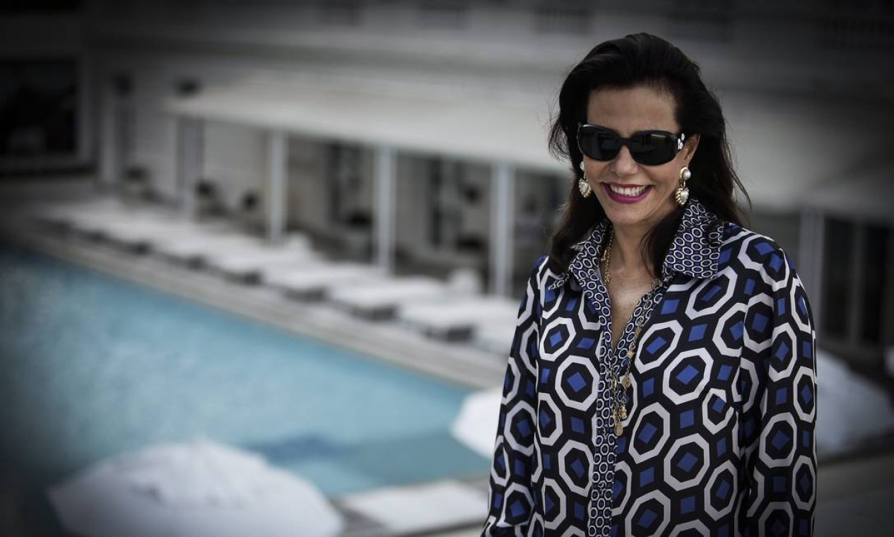 Empresária dona do Grupo Rolex tem o cordão roubado em Copacabana ...