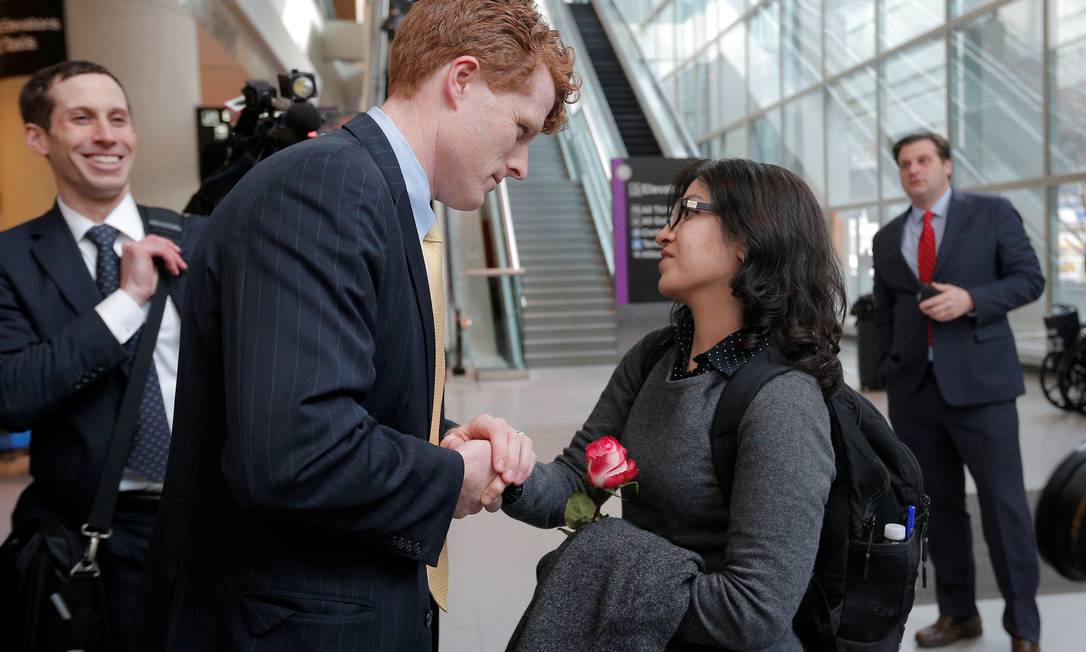 Após bloqueio de decreto migratório, voos voltam a aceitar pessoas de ...