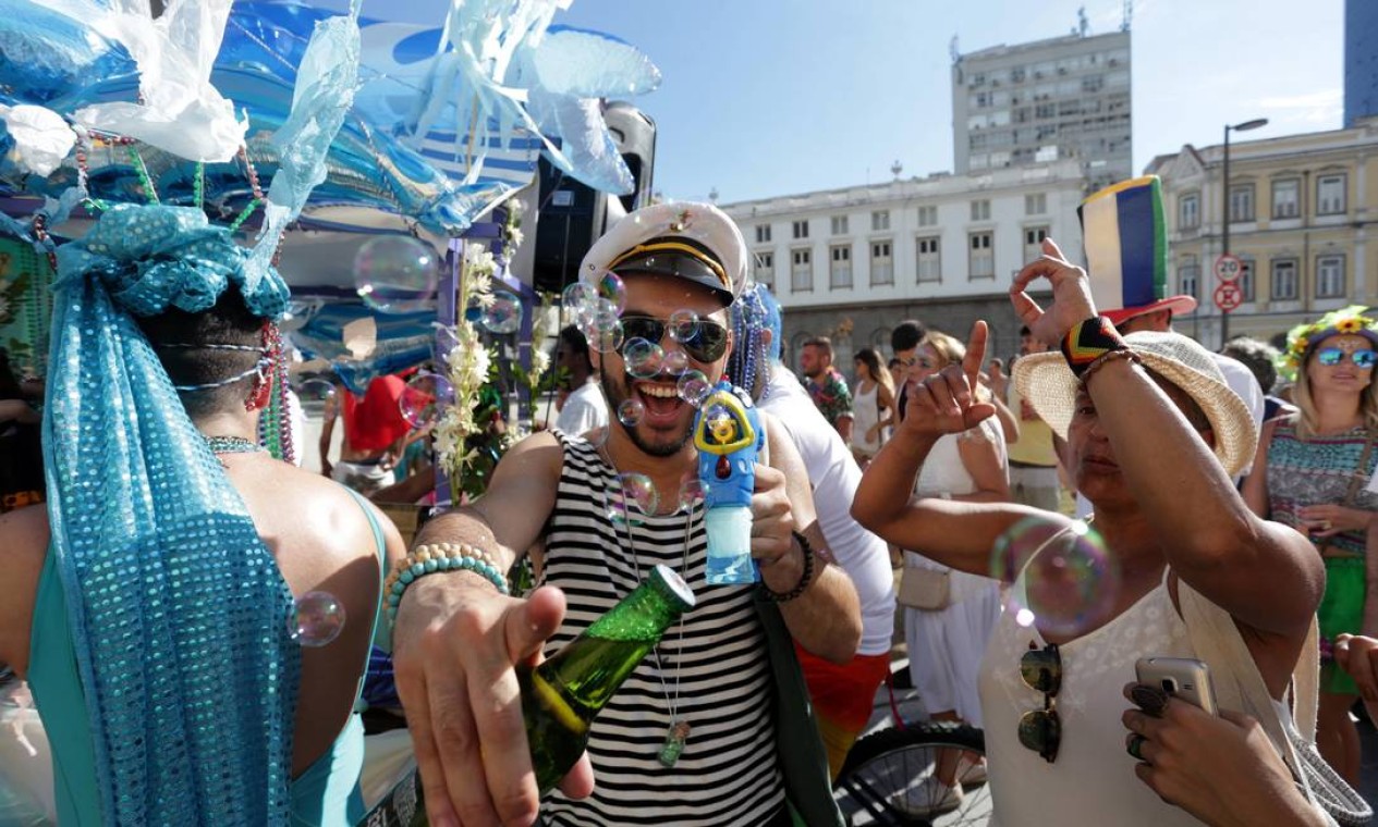 Cervejarias abrem disputa milionária no carnaval - Jornal O Globo