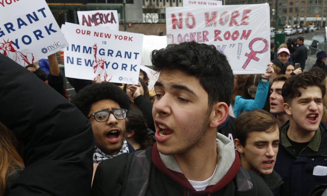 EUA prendem centenas de imigrantes, após ordem executiva de Trump ...