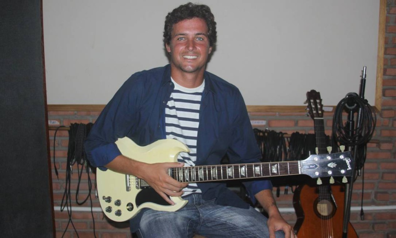 Felipe Dylon nega que novo single seja versão de hit do Twenty One ...