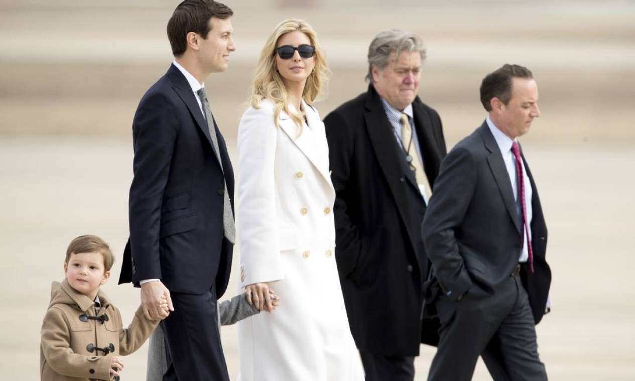 Netos de Trump roubam a cena em viagem com o presidente - Jornal O Globo