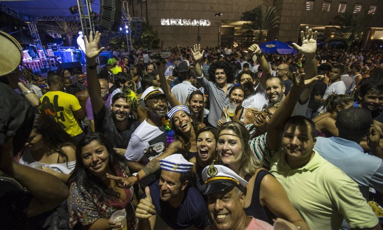 Blocos animam a noite carioca - Jornal O Globo