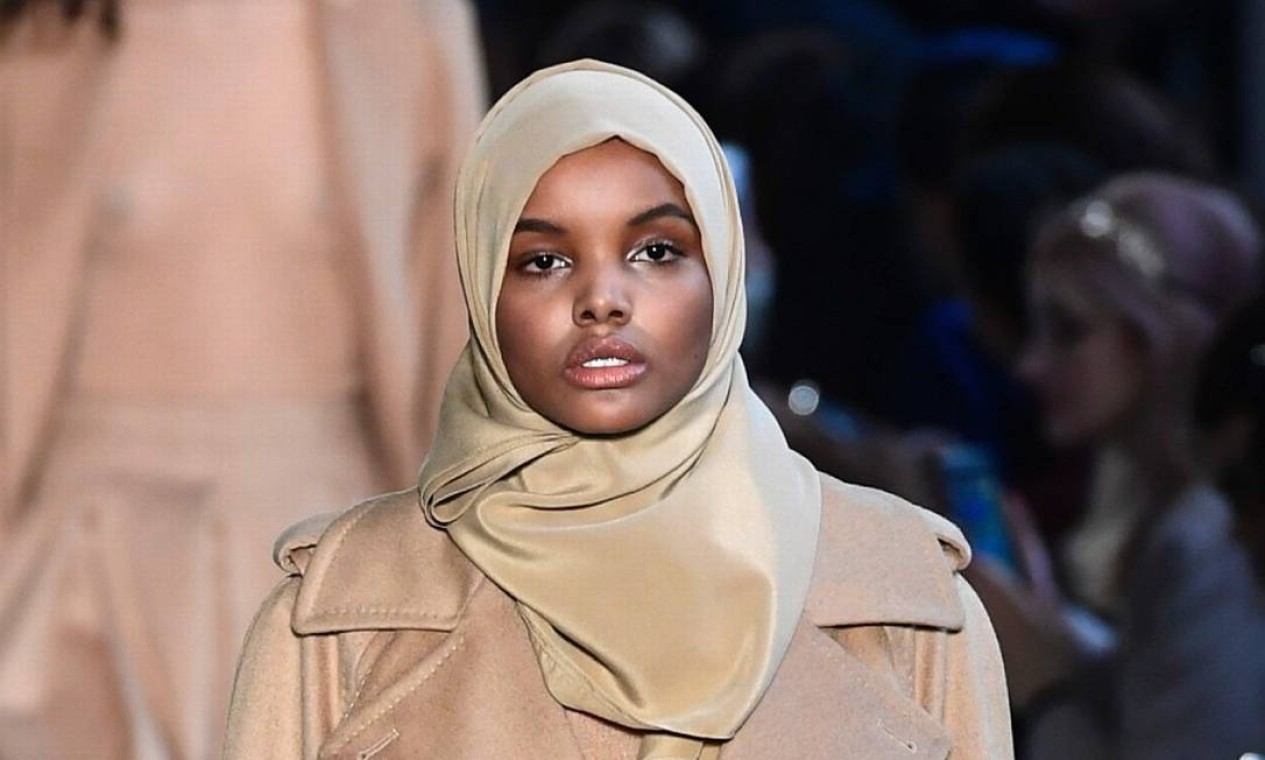 'Nunca pensei que uma mulher que usa hijab poderia ser modelo', diz ...