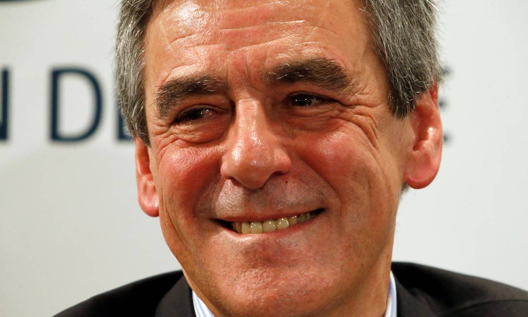 Direita francesa se une e mantém Fillon na disputa à Presidência ...