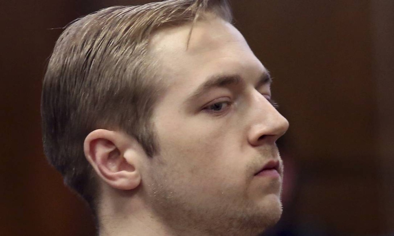 Supremacista é acusado de terrorismo após matar negro com espada em NY ...