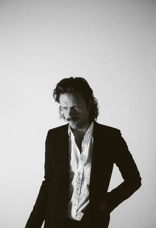 Crítica: Melodias e tretas de Father John Misty - Jornal O Globo