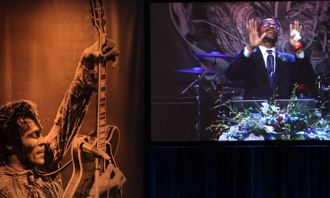 Parentes, fãs e amigos dão adeus à lenda do rock Chuck Berry - Jornal O ...