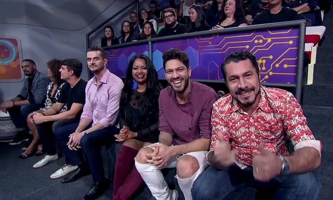 Após expulsão, Marcos participa do programa final do 'BBB 17' - Jornal ...