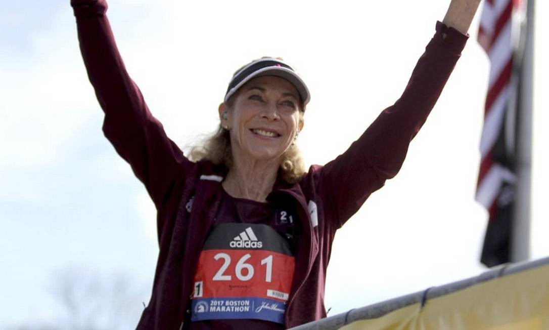 Primeira mulher a correr Maratona de Boston volta a competir após 50 ...