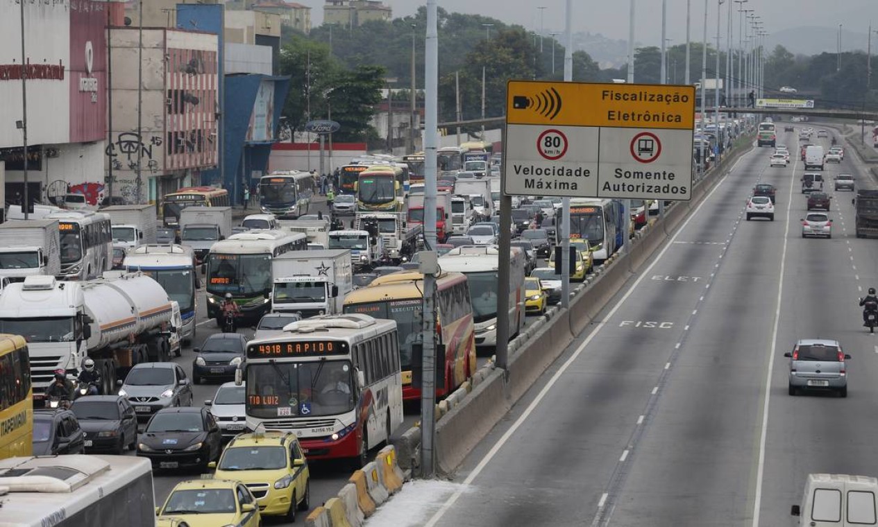 Primeiro dia útil das novas interdições na Avenida Brasil é de ...