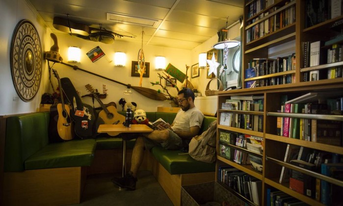 Barco histórico do Greenpeace passa pelo Rio em defesa da Amazônia ...