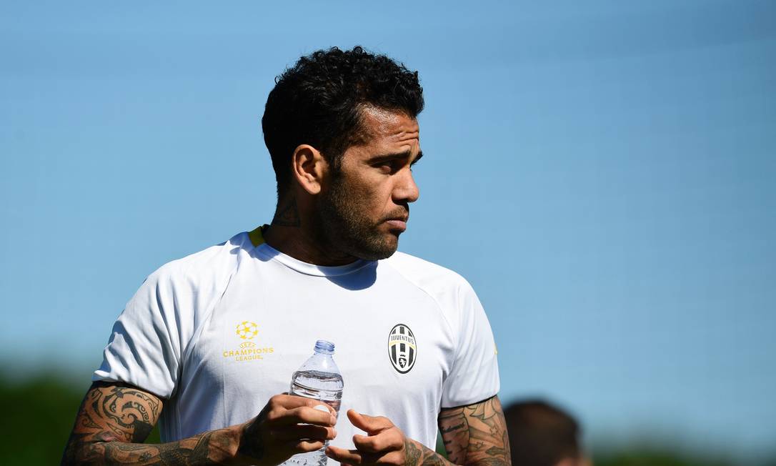 Daniel Alves é uma das armas da Juventus nesta terça, na Liga dos ...