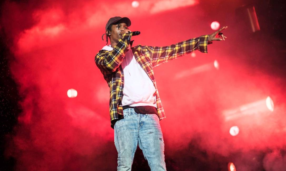Rapper Travis Scott bate recorde ao tocar a mesma música 14 vezes em um ...
