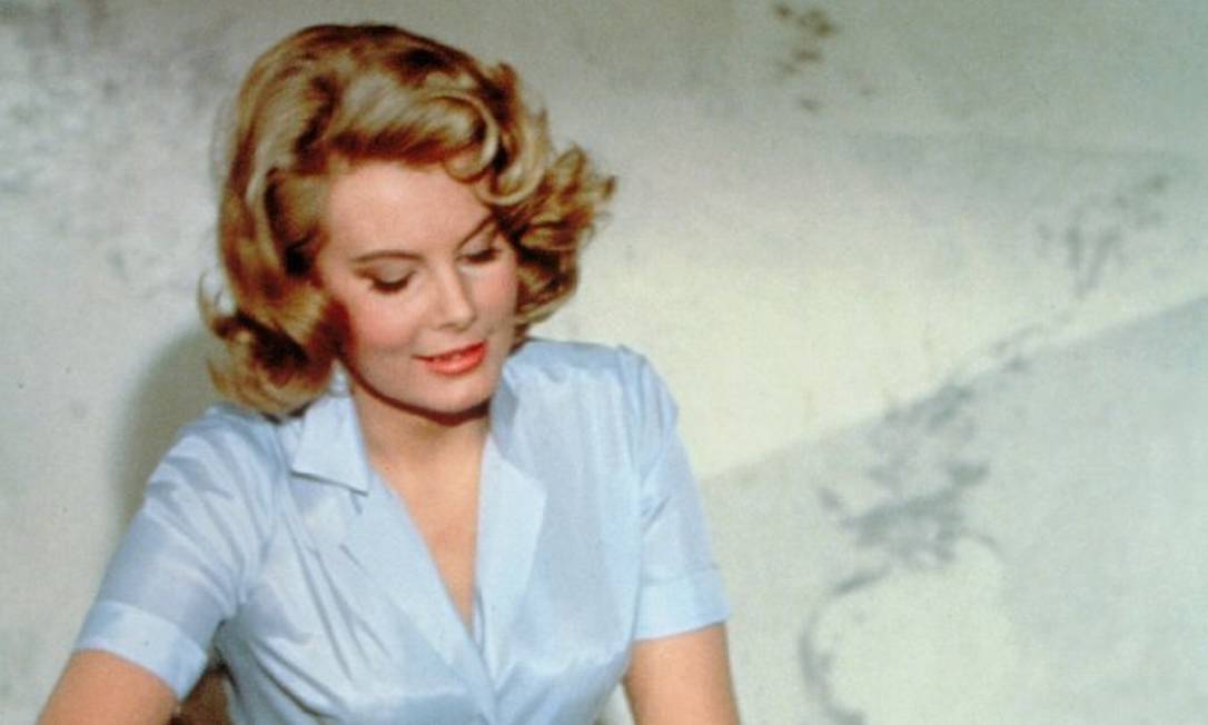 Primeira bond-girl a ficar nua na tela, Molly Peters morre aos 75 anos - Jornal O Globo