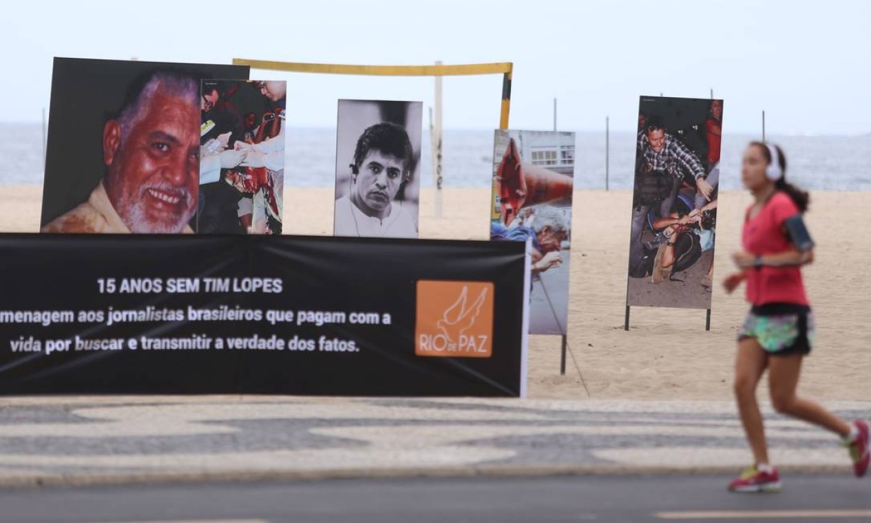 Ato na Praia de Copacabana lembra os 15 anos da morte do jornalista Tim ...