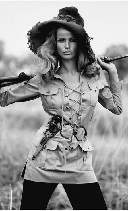 Ícone dos anos 60, a supermodelo Veruschka volta a posar aos 78 anos ...