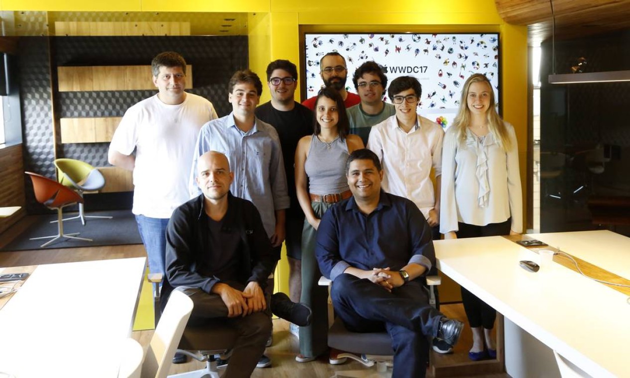 Onze Alunos Da Puc Participam De Evento Anual Da Apple Para