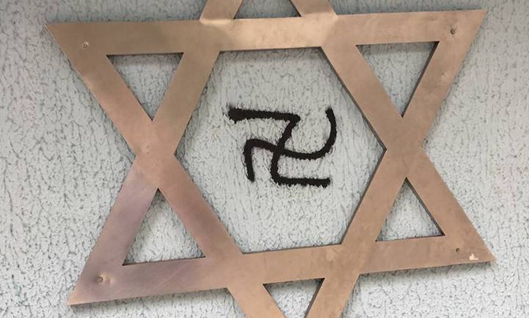 Suástica é pichada em muro do Clube Israelita Brasileiro, no Rio ...