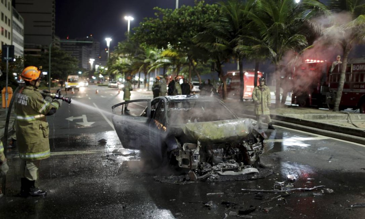 Carro explode após acidente na Avenida Delfim Moreira, no Leblon ...