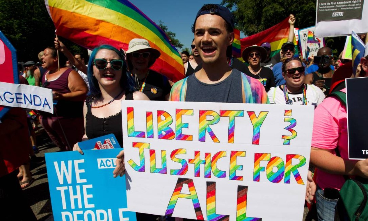 Manifestantes protestam por direitos da população LGBT nos EUA - Jornal ...