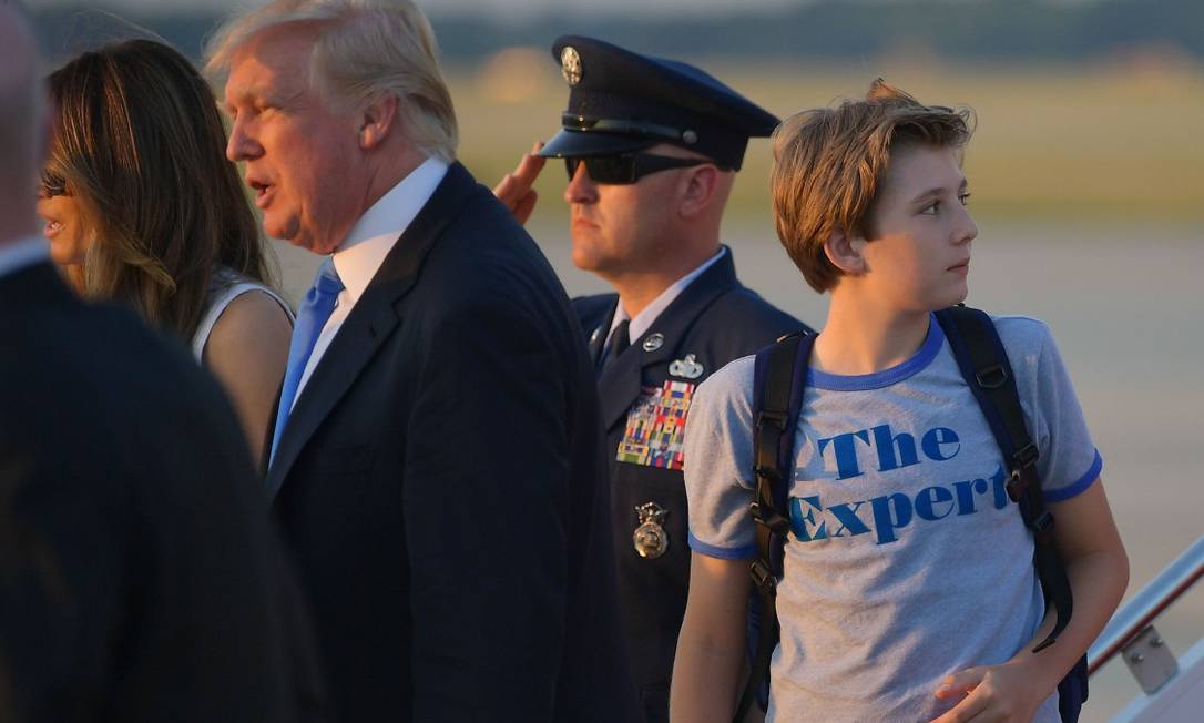 Barron ícone fashion? Blusa usada por filho de Trump esgota em loja ...