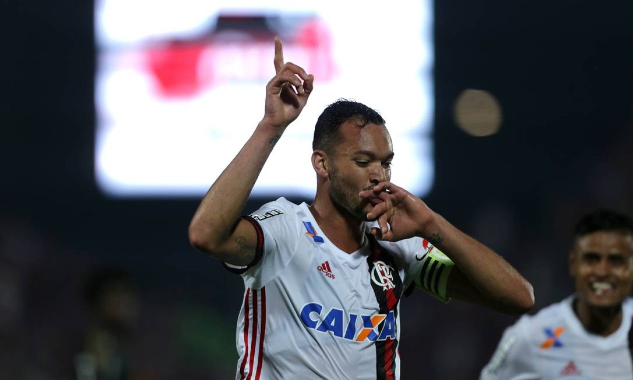 Flamengo vai bem pelo alto e vence a Ponte Preta em noite de estreias - Jornal O Globo