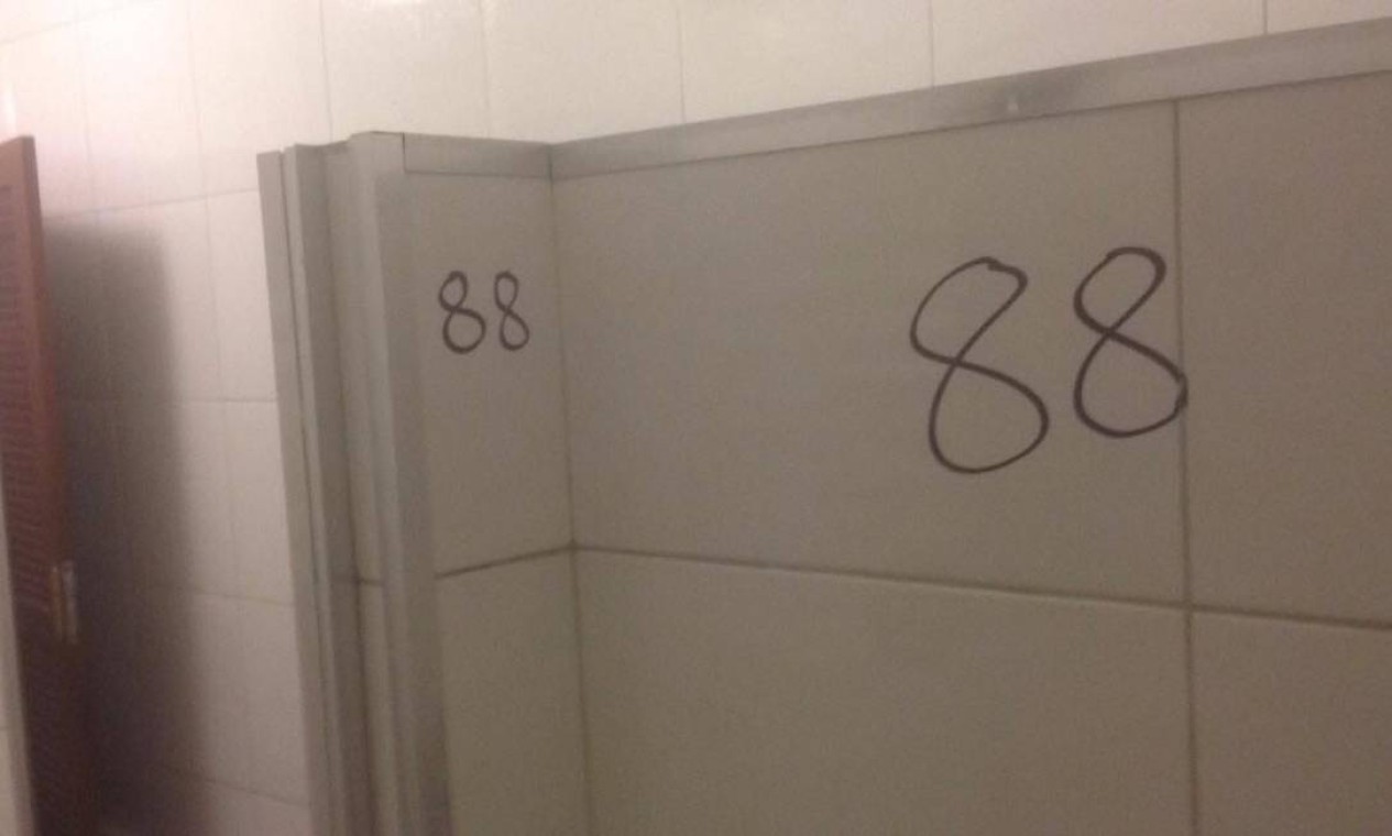 Estudantes denunciam pichações nazistas dentro da UFRJ - Jornal O Globo