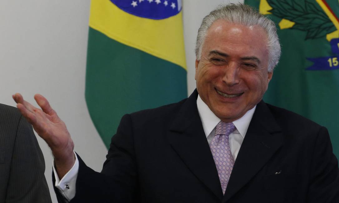 'Olha o sorriso', diz Temer ao ser indagado se renunciaria - Jornal O Globo