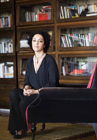Para Marcia Tiburi, não podemos nos deixar levar pelo ridículo na ...