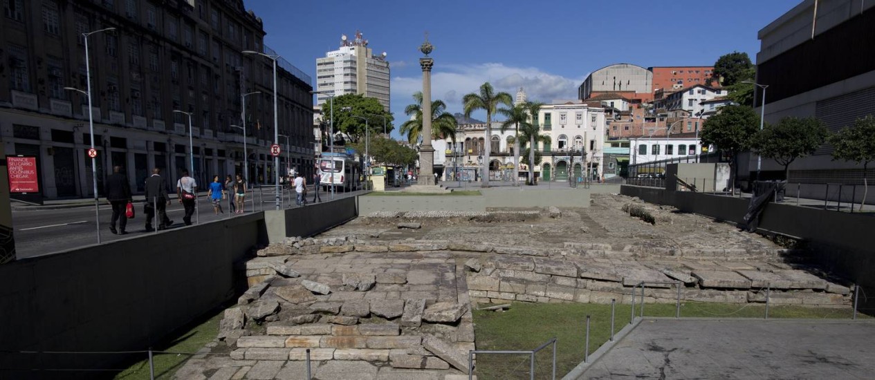 Faça um passeio pelo Cais do Valongo, Patrimônio Mundial Cultural ...