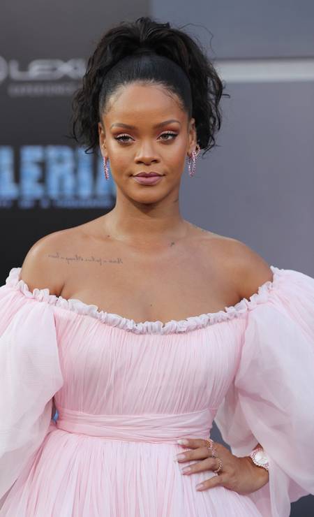 Rihanna e Cara Delevingne param tudo em estreia de filme - Jornal O Globo
