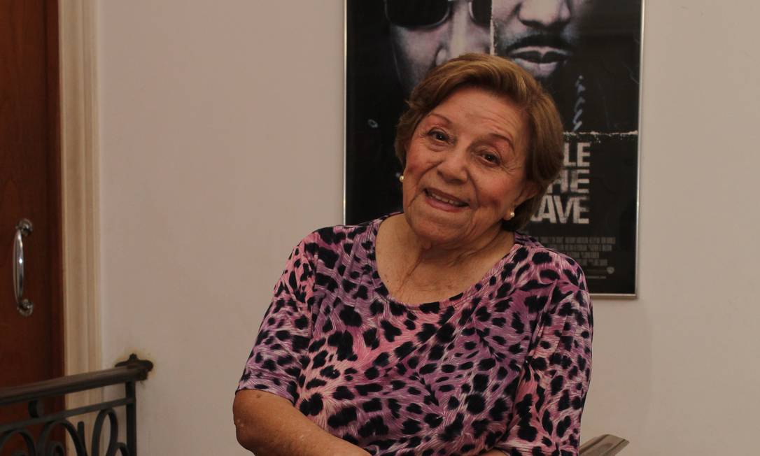 Uma mulher com a voz de centenas - Jornal O Globo