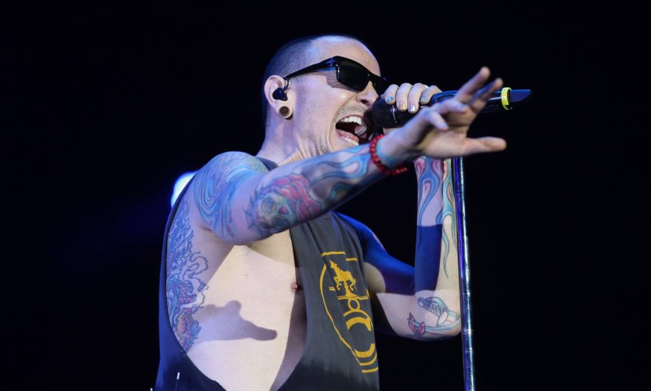 Chester Bennington, vocalista do Linkin Park, é encontrado morto com ...