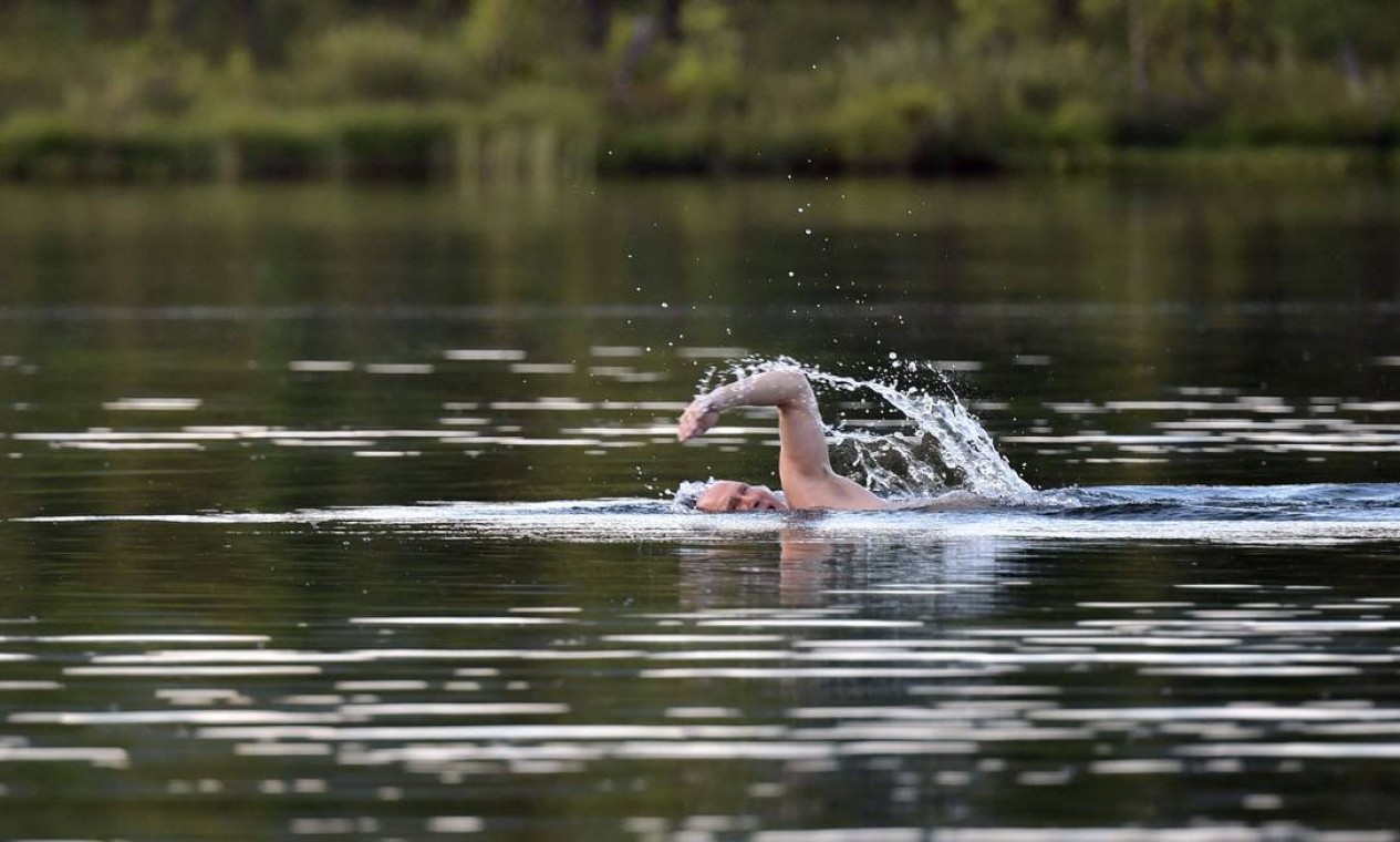 Vladimir Putin caça e pesca durante mini-férias - Jornal O Globo