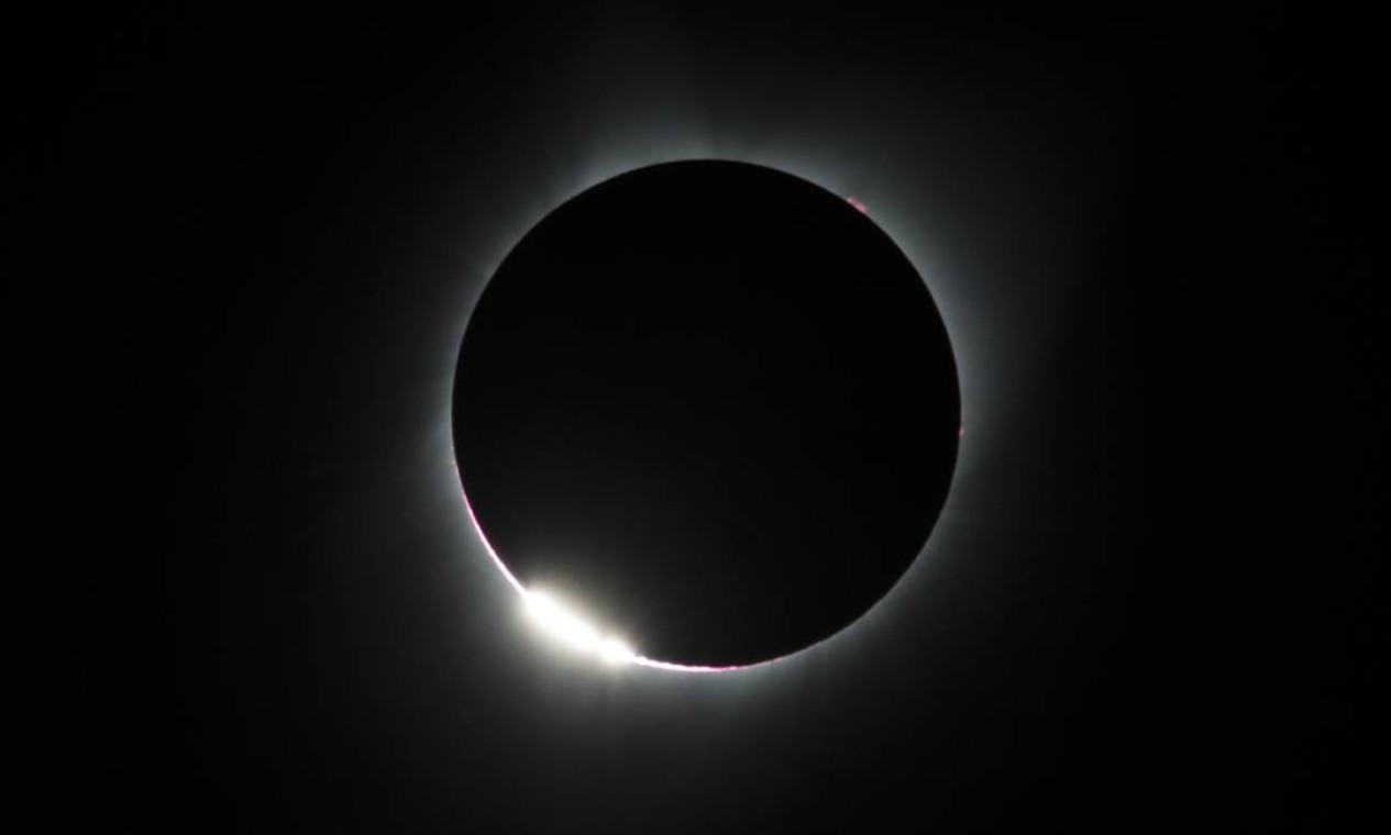Imagens mostram o eclipse transformar o dia em noite nos EUA - Jornal O ...