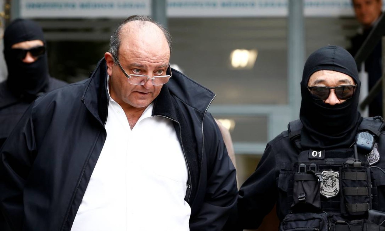 Vaccarezza disse à PF que 'milhares de pessoas' já lhe ofereceram ...